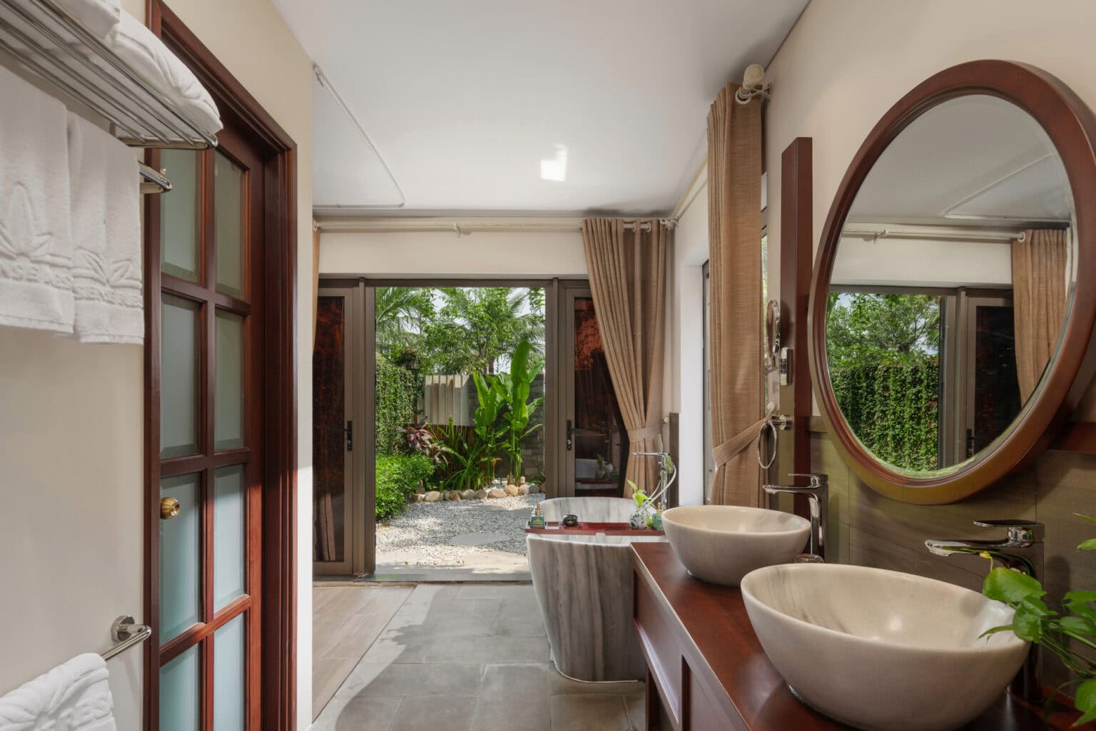 Suite King Room River view with Private Garden and Bathtub - Silk Sense Hoi An River Resort